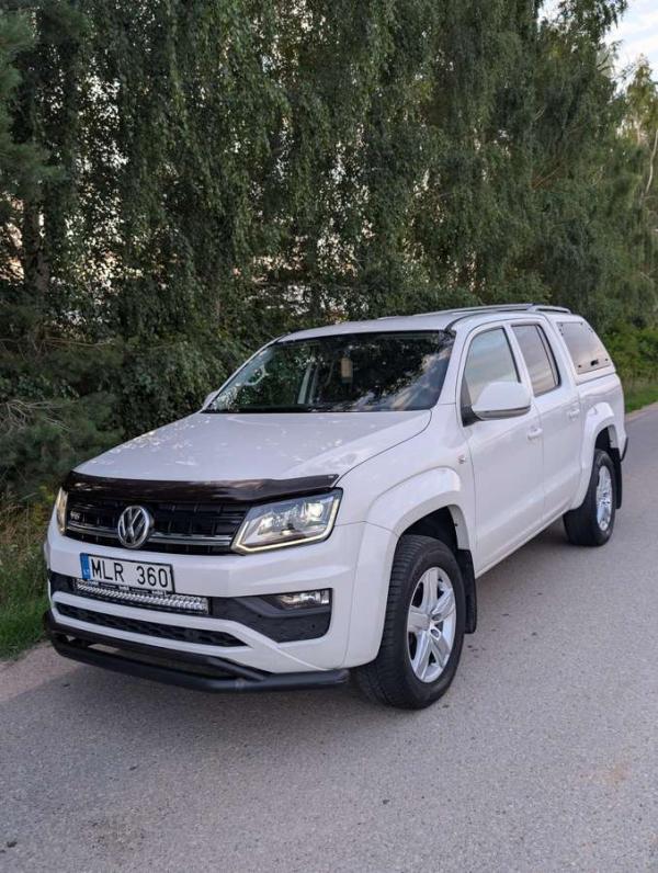 White Volkswagen Amarok 2020 in Vilnius, with an engine capacity of 2.97 L and mileage of 238 thousand km for 17999 €, photo 1 on AUTOMOTO.COM.LV