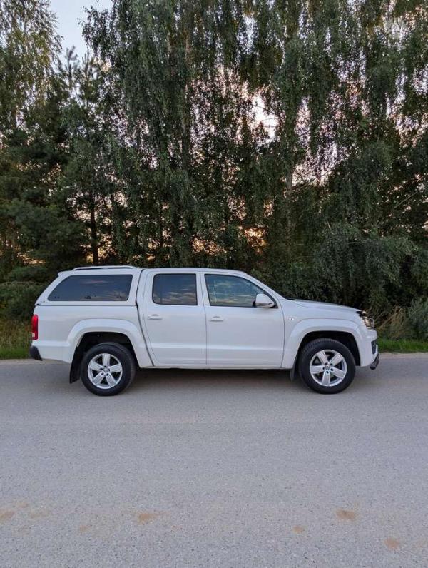 White Volkswagen Amarok 2020 in Vilnius, with an engine capacity of 2.97 L and mileage of 238 thousand km for 17999 €, photo 3 on AUTOMOTO.COM.LV