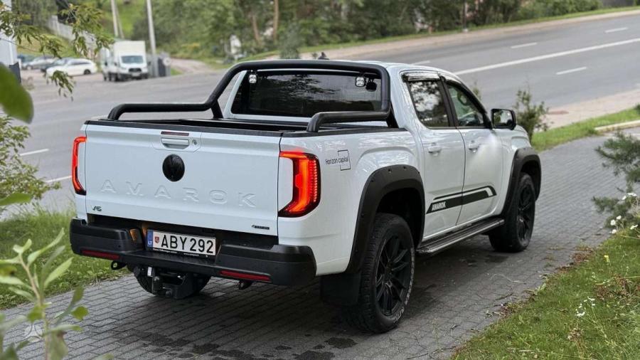 Balts Volkswagen Amarok 2024 Viļņa, ar dzinēja tilpumu 2.99 L un nobraukumu 56 tūkst. km par 52500 €, foto 5 vietnē AUTOMOTO.COM.LV