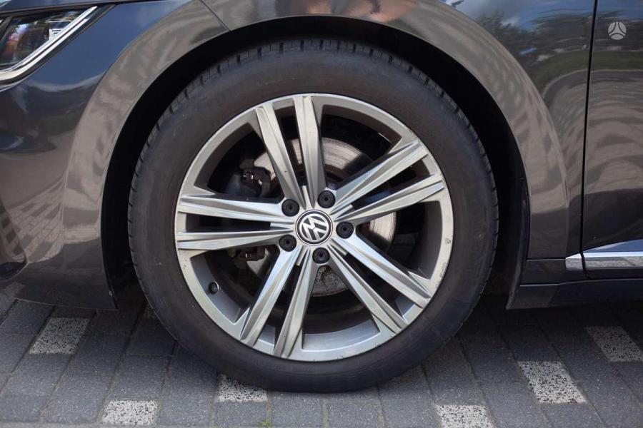 Black Volkswagen Arteon 2017 in Vilnius, with an engine capacity of 1.98 L and mileage of 148 thousand km for 21950 €, photo 10 on AUTOMOTO.COM.LV