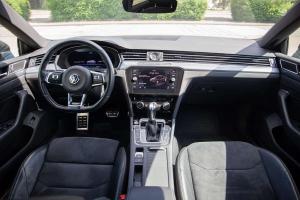 Black Volkswagen Arteon 2017 in Vilnius, with an engine capacity of 1.98 L and mileage of 148 thousand km for 21950 €, photo 15 on AUTOMOTO.COM.LV