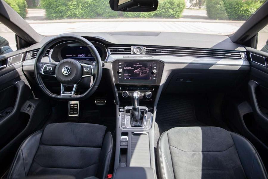 Black Volkswagen Arteon 2017 in Vilnius, with an engine capacity of 1.98 L and mileage of 148 thousand km for 21950 €, photo 15 on AUTOMOTO.COM.LV