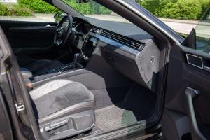 Black Volkswagen Arteon 2017 in Vilnius, with an engine capacity of 1.98 L and mileage of 148 thousand km for 21950 €, photo 17 on AUTOMOTO.COM.LV