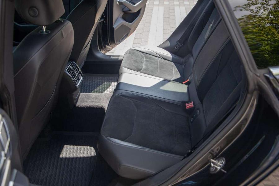 Black Volkswagen Arteon 2017 in Vilnius, with an engine capacity of 1.98 L and mileage of 148 thousand km for 21950 €, photo 19 on AUTOMOTO.COM.LV