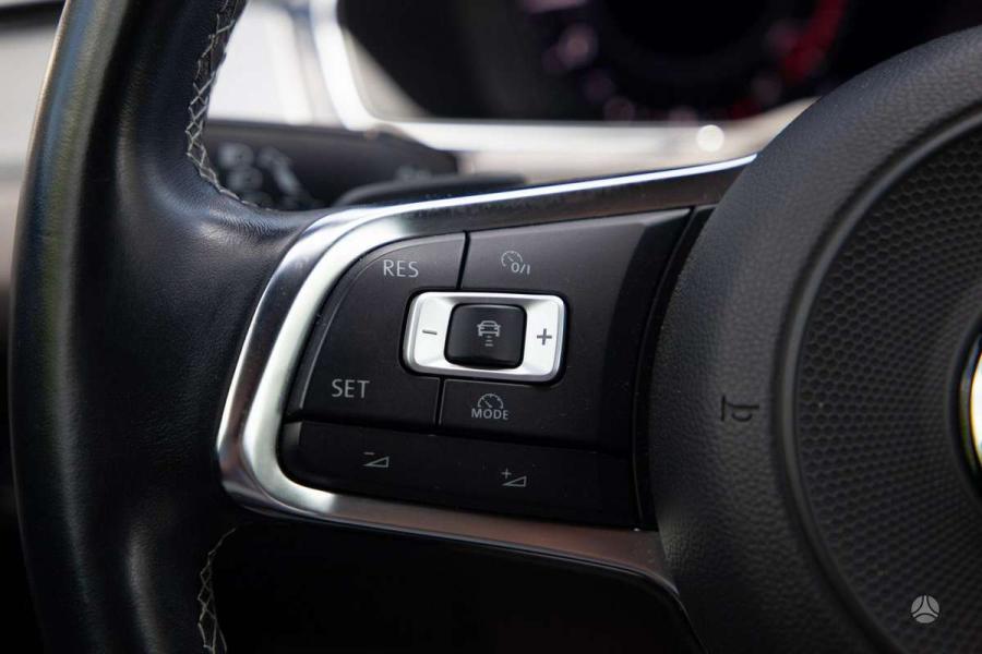 Black Volkswagen Arteon 2017 in Vilnius, with an engine capacity of 1.98 L and mileage of 148 thousand km for 21950 €, photo 26 on AUTOMOTO.COM.LV