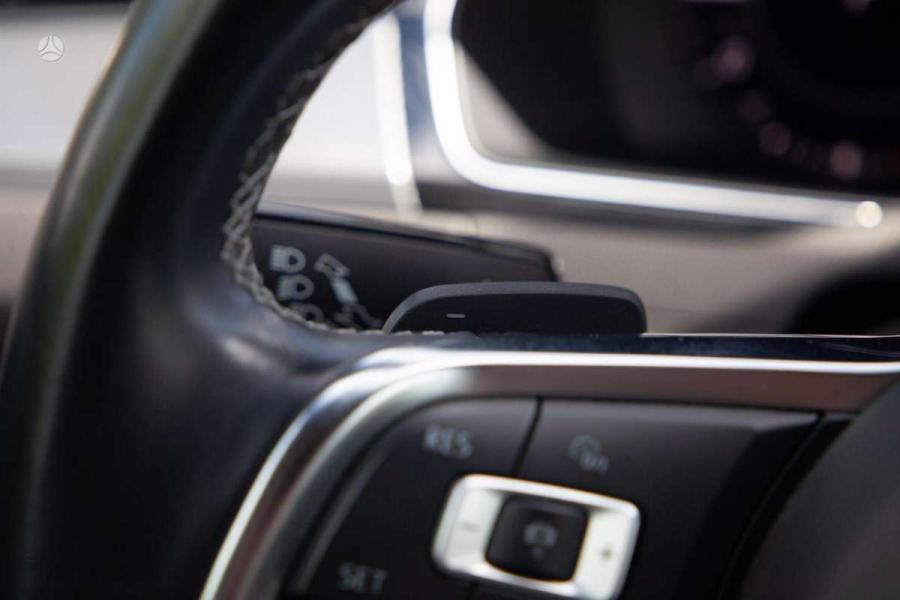 Black Volkswagen Arteon 2017 in Vilnius, with an engine capacity of 1.98 L and mileage of 148 thousand km for 21950 €, photo 28 on AUTOMOTO.COM.LV