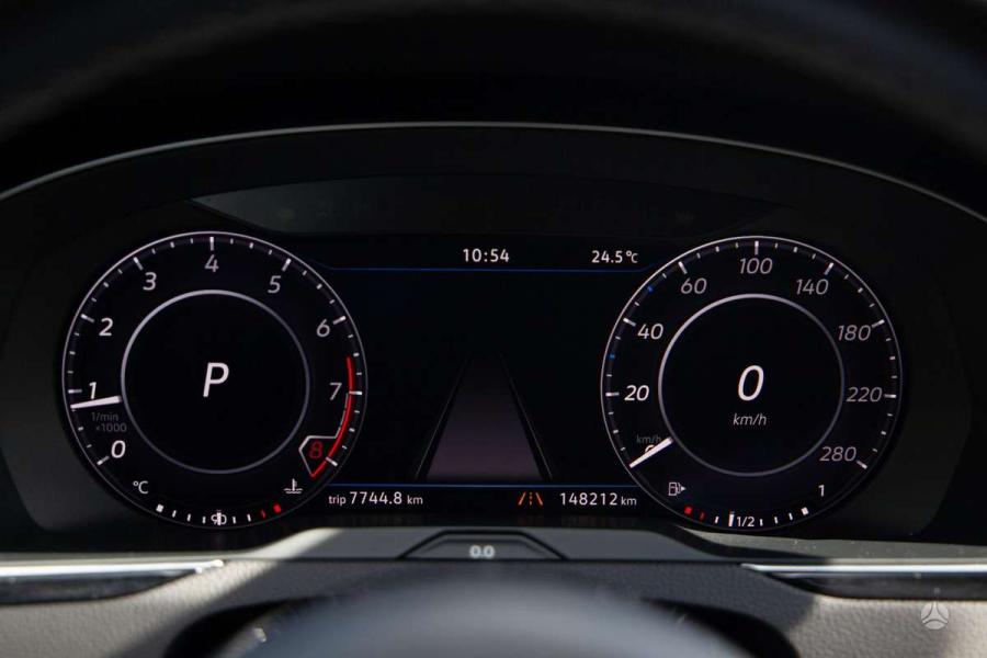 Black Volkswagen Arteon 2017 in Vilnius, with an engine capacity of 1.98 L and mileage of 148 thousand km for 21950 €, photo 29 on AUTOMOTO.COM.LV