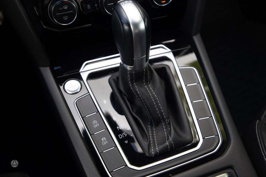 Black Volkswagen Arteon 2017 in Vilnius, with an engine capacity of 1.98 L and mileage of 148 thousand km for 21950 €, photo 38 on AUTOMOTO.COM.LV
