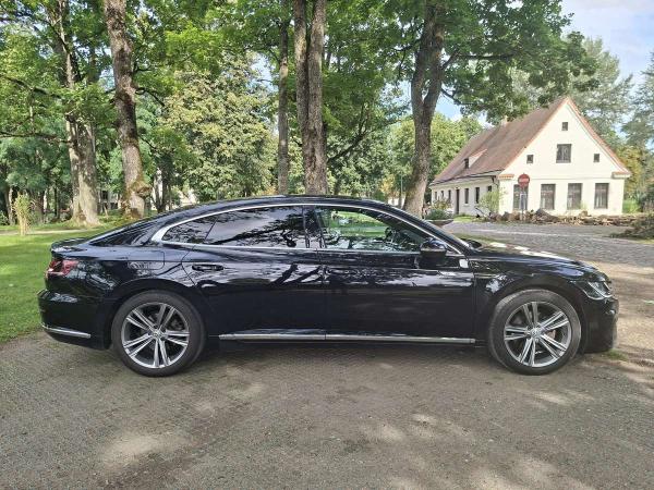 Black Volkswagen Arteon 2017 in Sakiai, with an engine capacity of 1.97 L and mileage of 238 thousand km for 16500 €, photo 8 on AUTOMOTO.COM.LV