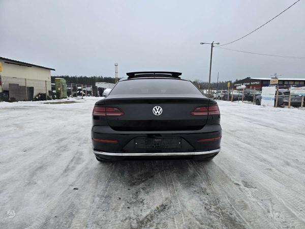 Black Volkswagen Arteon 2018 in Vilnius, with an engine capacity of 2.00 L and mileage of 249 thousand km for 16950 €, photo 4 on AUTOMOTO.COM.LV