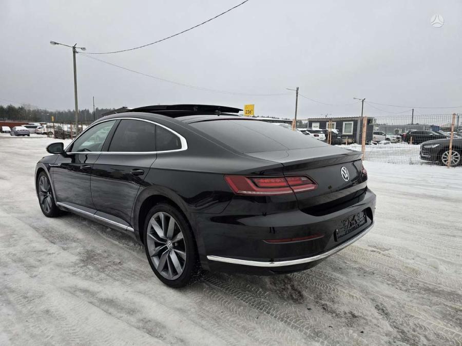 Black Volkswagen Arteon 2018 in Vilnius, with an engine capacity of 2.00 L and mileage of 249 thousand km for 16950 €, photo 3 on AUTOMOTO.COM.LV