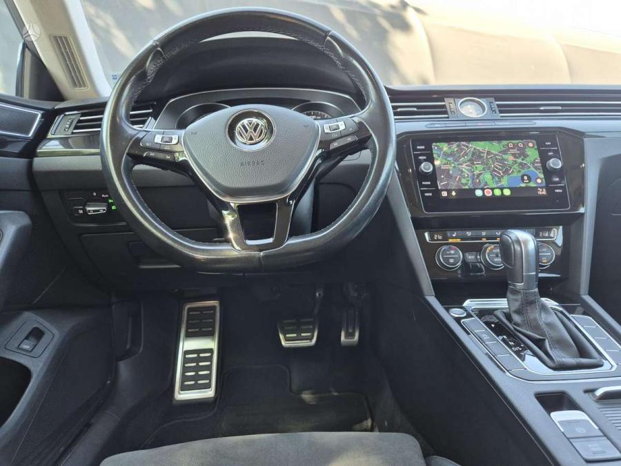 Black Volkswagen Arteon 2018 in Kaunas, with an engine capacity of 1.97 L and mileage of 320 thousand km for 13950 €, photo 9 on AUTOMOTO.COM.LV