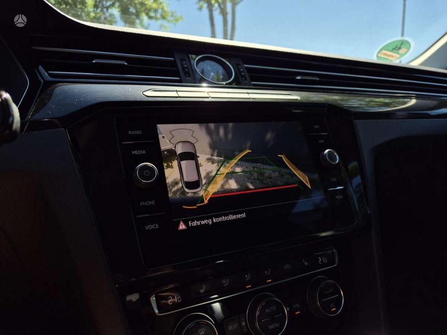 Black Volkswagen Arteon 2018 in Kaunas, with an engine capacity of 1.97 L and mileage of 320 thousand km for 13300 €, photo 13 on AUTOMOTO.COM.LV