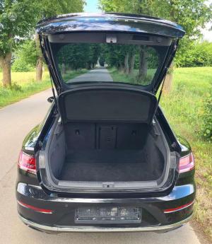 Black Volkswagen Arteon 2018 in Siauliai, with an engine capacity of 1.97 L and mileage of 200 thousand km for 15700 €, photo 14 on AUTOMOTO.COM.LV