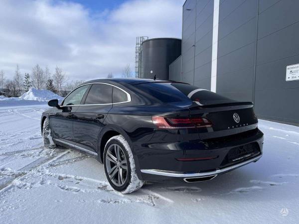 Black Volkswagen Arteon 2019 in Vilnius, with an engine capacity of 1.50 L and mileage of 121 thousand km for 21300 €, photo 8 on AUTOMOTO.COM.LV