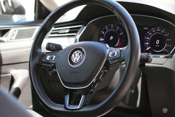 Black Volkswagen Arteon 2019 in Kaunas, with an engine capacity of 1.98 L and mileage of 70 thousand km for 22500 €, photo 7 on AUTOMOTO.COM.LV