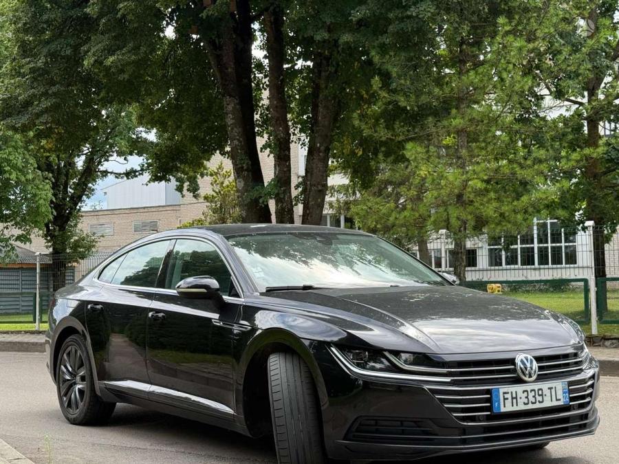 Black Volkswagen Arteon 2019 in Taurage, with an engine capacity of 1.97 L and mileage of 240 thousand km for 12500 €, photo 3 on AUTOMOTO.COM.LV
