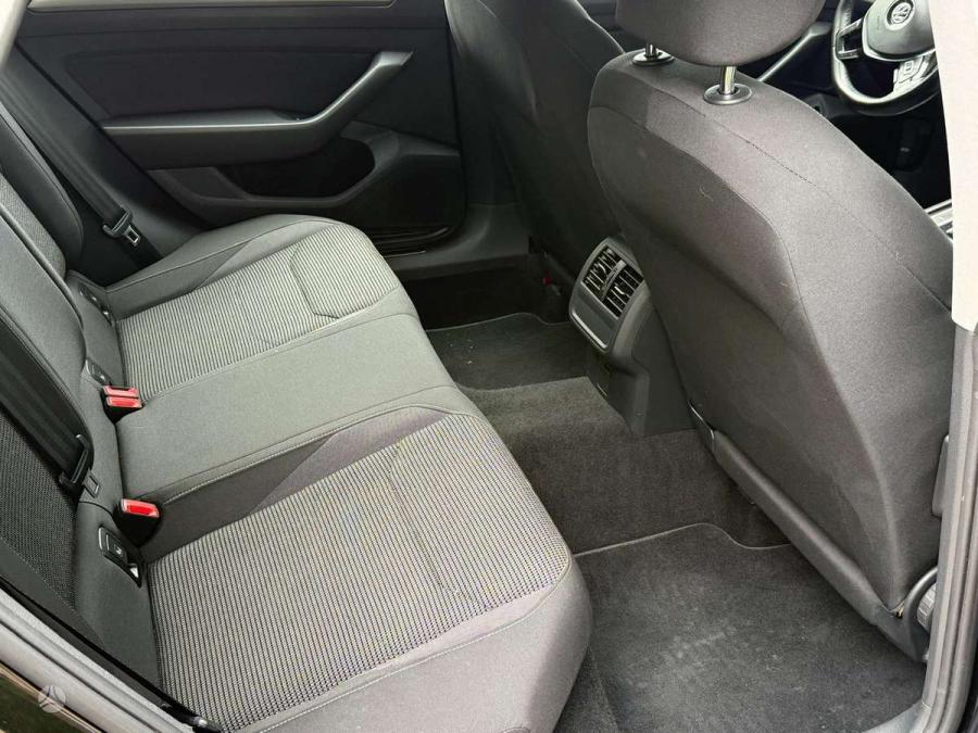 Black Volkswagen Arteon 2019 in Taurage, with an engine capacity of 1.97 L and mileage of 240 thousand km for 12500 €, photo 10 on AUTOMOTO.COM.LV