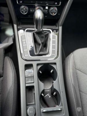 Black Volkswagen Arteon 2019 in Taurage, with an engine capacity of 1.97 L and mileage of 240 thousand km for 12500 €, photo 14 on AUTOMOTO.COM.LV