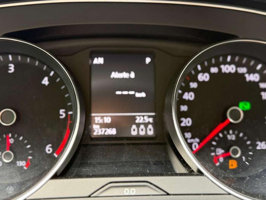 Black Volkswagen Arteon 2019 in Taurage, with an engine capacity of 1.97 L and mileage of 240 thousand km for 12500 €, photo 16 on AUTOMOTO.COM.LV