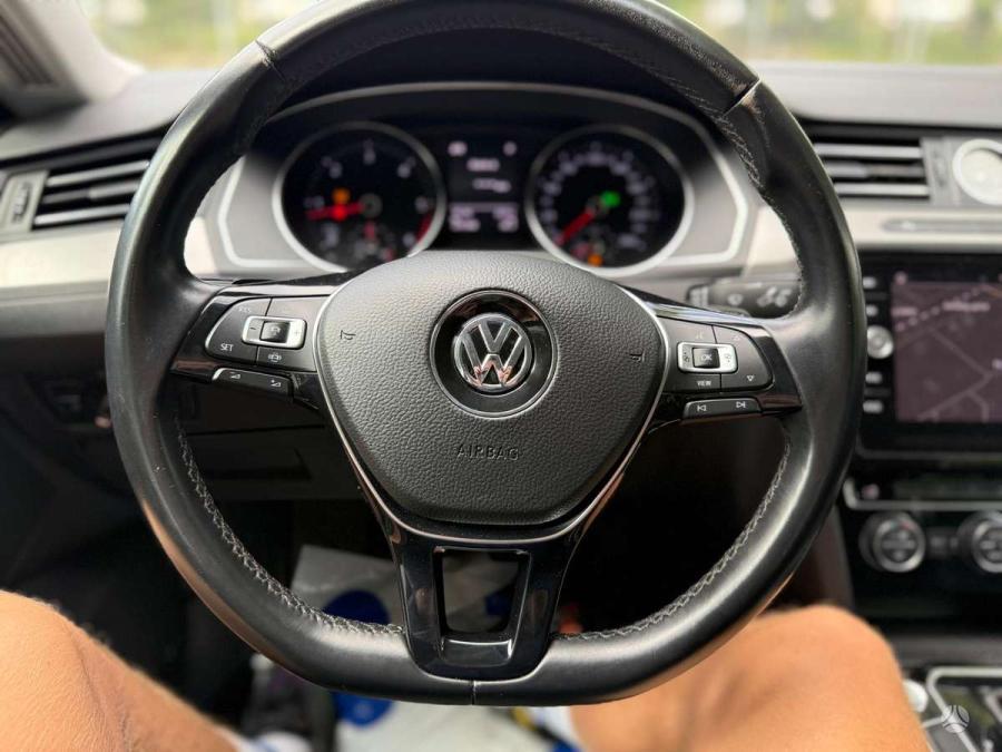 Black Volkswagen Arteon 2019 in Taurage, with an engine capacity of 1.97 L and mileage of 240 thousand km for 12500 €, photo 18 on AUTOMOTO.COM.LV