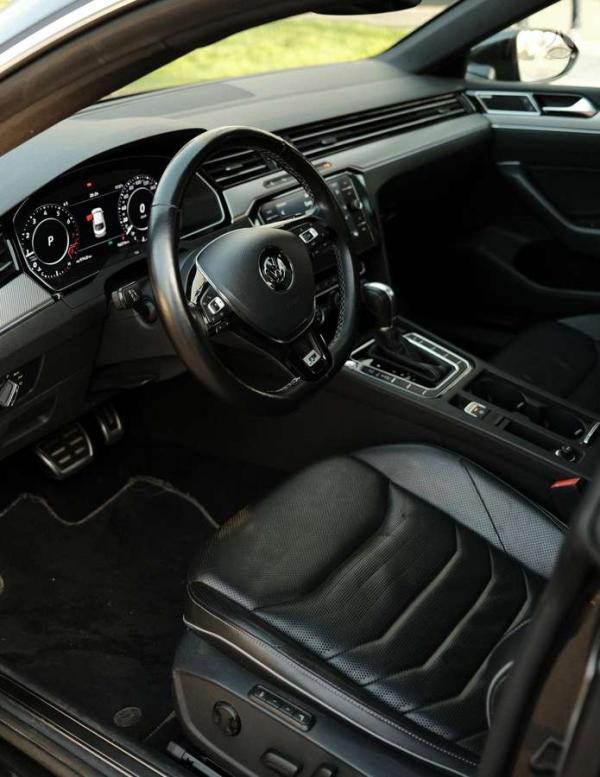 Black Volkswagen Arteon 2019 in Vilnius, with an engine capacity of 2.00 L and mileage of 90 thousand km for 22000 €, photo 10 on AUTOMOTO.COM.LV