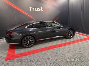 Black Volkswagen Arteon 2019 in Parnu, with an engine capacity of 2.00 L and mileage of 118 thousand km for 20500 €, photo 3 on AUTOMOTO.COM.LV