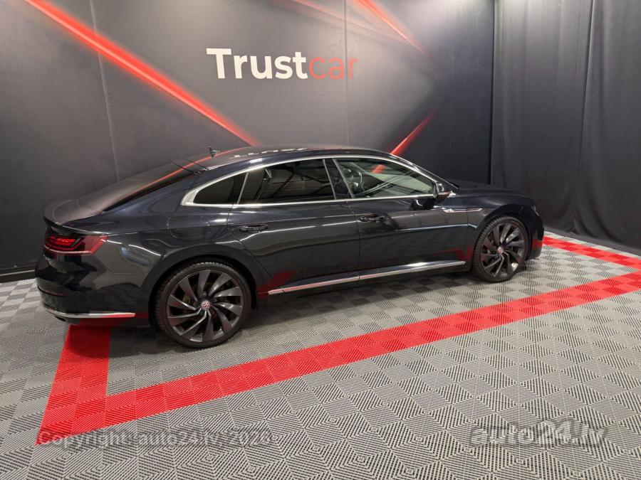 Black Volkswagen Arteon 2019 in Parnu, with an engine capacity of 2.00 L and mileage of 118 thousand km for 20500 €, photo 3 on AUTOMOTO.COM.LV