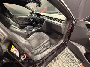 Black Volkswagen Arteon 2019 in Parnu, with an engine capacity of 2.00 L and mileage of 118 thousand km for 20500 €, photo 4 on AUTOMOTO.COM.LV