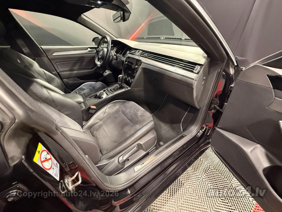 Black Volkswagen Arteon 2019 in Parnu, with an engine capacity of 2.00 L and mileage of 118 thousand km for 20500 €, photo 4 on AUTOMOTO.COM.LV