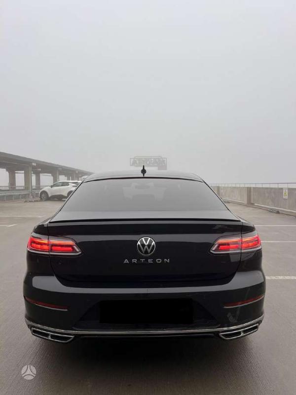Black Volkswagen Arteon 2021 in Vilnius, with an engine capacity of 1.97 L and mileage of 185 thousand km for 27500 €, photo 6 on AUTOMOTO.COM.LV