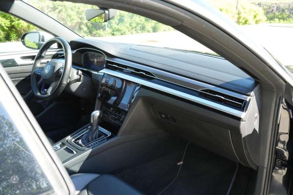 Black Volkswagen Arteon 2022 in Vilnius, with an engine capacity of 1.98 L and mileage of 99 thousand km for 31990 €, photo 10 on AUTOMOTO.COM.LV