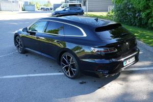 Black Volkswagen Arteon 2022 in Vilnius, with an engine capacity of 2.00 L and mileage of 99 thousand km for 30990 €, photo 5 on AUTOMOTO.COM.LV