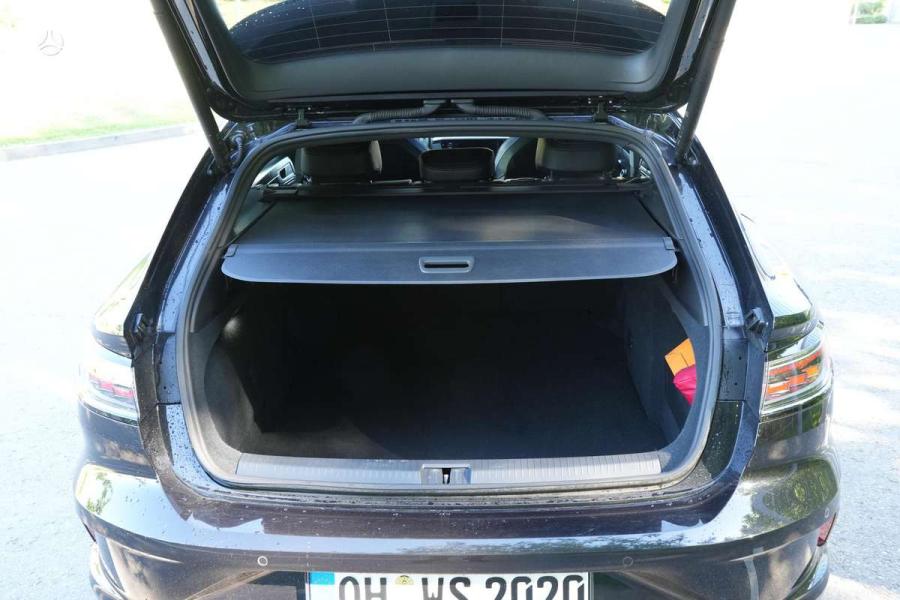 Black Volkswagen Arteon 2022 in Vilnius, with an engine capacity of 2.00 L and mileage of 99 thousand km for 30990 €, photo 13 on AUTOMOTO.COM.LV