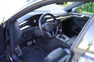 Black Volkswagen Arteon 2022 in Vilnius, with an engine capacity of 2.00 L and mileage of 99 thousand km for 30990 €, photo 14 on AUTOMOTO.COM.LV