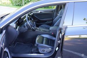 Black Volkswagen Arteon 2022 in Vilnius, with an engine capacity of 2.00 L and mileage of 99 thousand km for 30990 €, photo 16 on AUTOMOTO.COM.LV