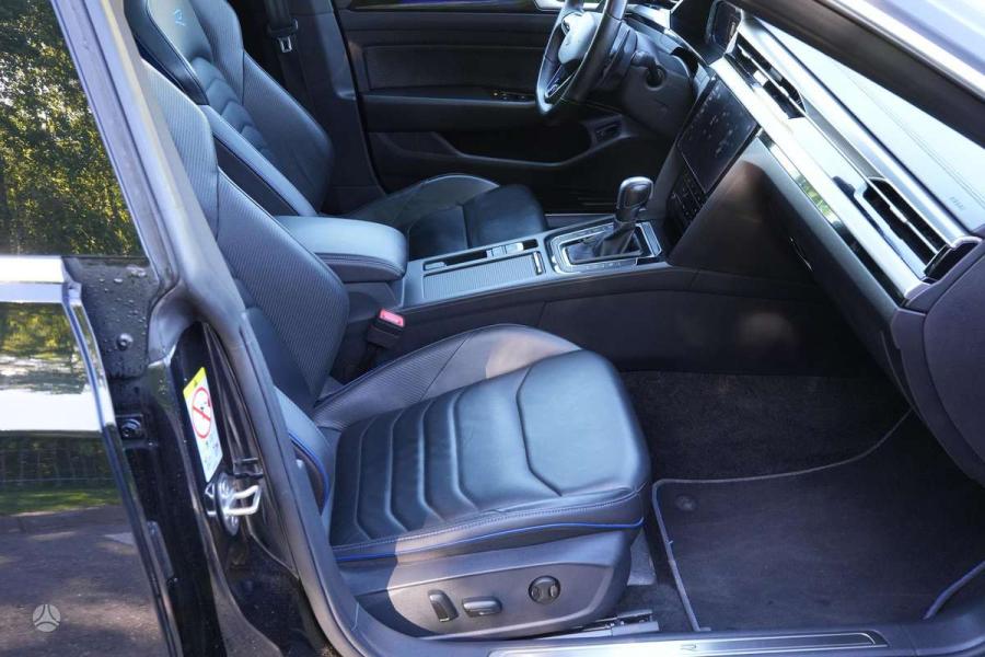 Black Volkswagen Arteon 2022 in Vilnius, with an engine capacity of 2.00 L and mileage of 99 thousand km for 30990 €, photo 18 on AUTOMOTO.COM.LV