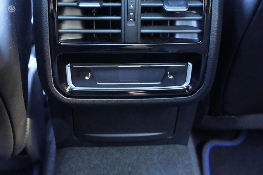 Black Volkswagen Arteon 2022 in Vilnius, with an engine capacity of 2.00 L and mileage of 99 thousand km for 30990 €, photo 24 on AUTOMOTO.COM.LV