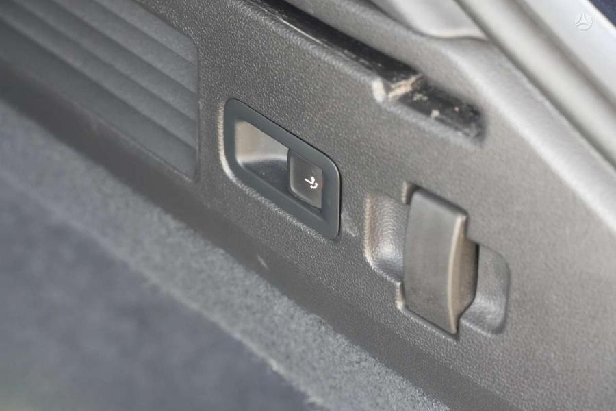 Black Volkswagen Arteon 2022 in Vilnius, with an engine capacity of 2.00 L and mileage of 99 thousand km for 30990 €, photo 27 on AUTOMOTO.COM.LV