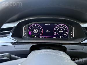 Black Volkswagen Arteon 2023 in Riga, with an engine capacity of 2.00 L and mileage of 32 thousand km for 28000 €, photo 5 on AUTOMOTO.COM.LV