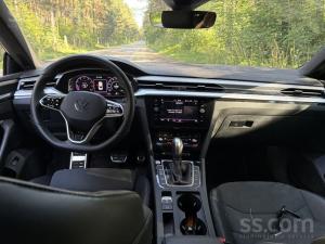 Black Volkswagen Arteon 2023 in Riga, with an engine capacity of 2.00 L and mileage of 32 thousand km for 28000 €, photo 6 on AUTOMOTO.COM.LV