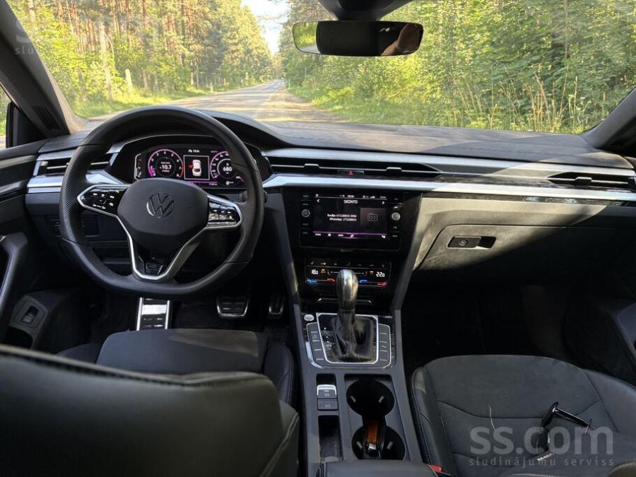 Black Volkswagen Arteon 2023 in Riga, with an engine capacity of 2.00 L and mileage of 32 thousand km for 28000 €, photo 6 on AUTOMOTO.COM.LV