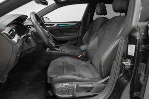 Black Volkswagen Arteon 2023 in Vilnius, with an engine capacity of 1.40 L and mileage of 131 thousand km for 24500 €, photo 6 on AUTOMOTO.COM.LV