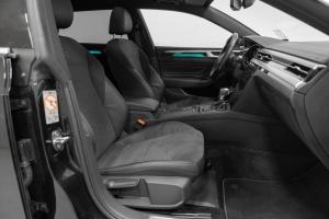 Black Volkswagen Arteon 2023 in Vilnius, with an engine capacity of 1.40 L and mileage of 131 thousand km for 24500 €, photo 8 on AUTOMOTO.COM.LV