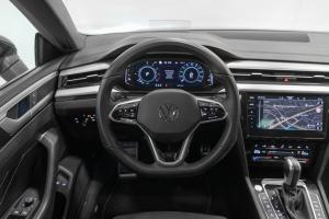 Black Volkswagen Arteon 2023 in Vilnius, with an engine capacity of 1.40 L and mileage of 131 thousand km for 24500 €, photo 13 on AUTOMOTO.COM.LV
