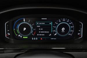 Black Volkswagen Arteon 2023 in Vilnius, with an engine capacity of 1.40 L and mileage of 131 thousand km for 24500 €, photo 15 on AUTOMOTO.COM.LV