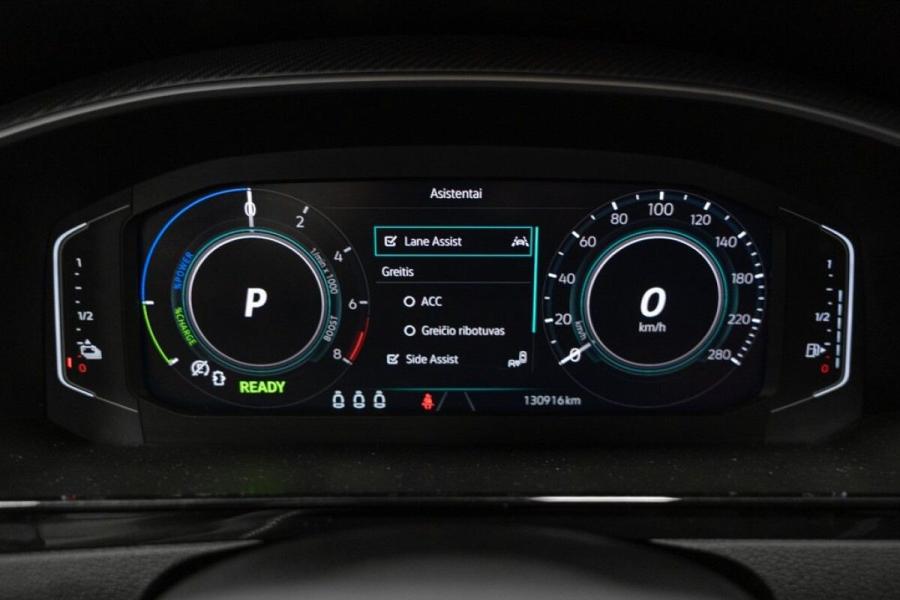Black Volkswagen Arteon 2023 in Vilnius, with an engine capacity of 1.40 L and mileage of 131 thousand km for 24500 €, photo 15 on AUTOMOTO.COM.LV