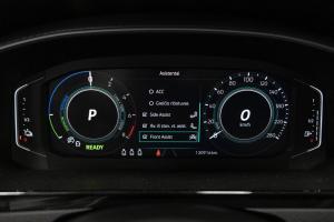 Black Volkswagen Arteon 2023 in Vilnius, with an engine capacity of 1.40 L and mileage of 131 thousand km for 24500 €, photo 16 on AUTOMOTO.COM.LV