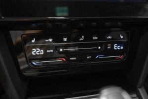 Black Volkswagen Arteon 2023 in Vilnius, with an engine capacity of 1.40 L and mileage of 131 thousand km for 24500 €, photo 22 on AUTOMOTO.COM.LV