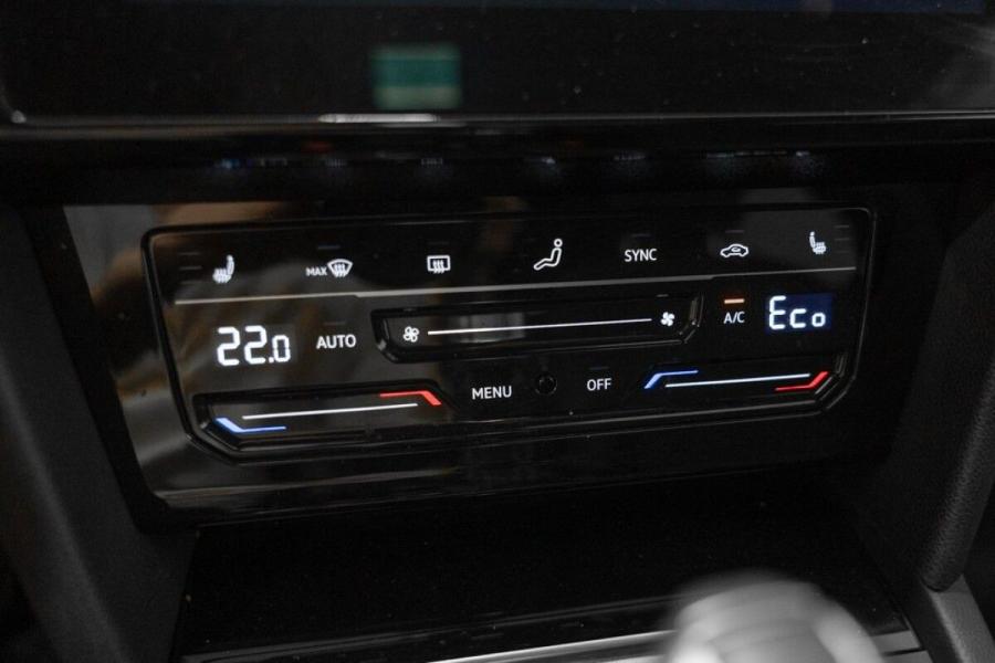 Black Volkswagen Arteon 2023 in Vilnius, with an engine capacity of 1.40 L and mileage of 131 thousand km for 24500 €, photo 22 on AUTOMOTO.COM.LV
